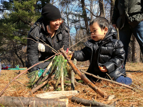 Build A Cozy Winter Den - Tinkergarten outdoor activities where kids ...